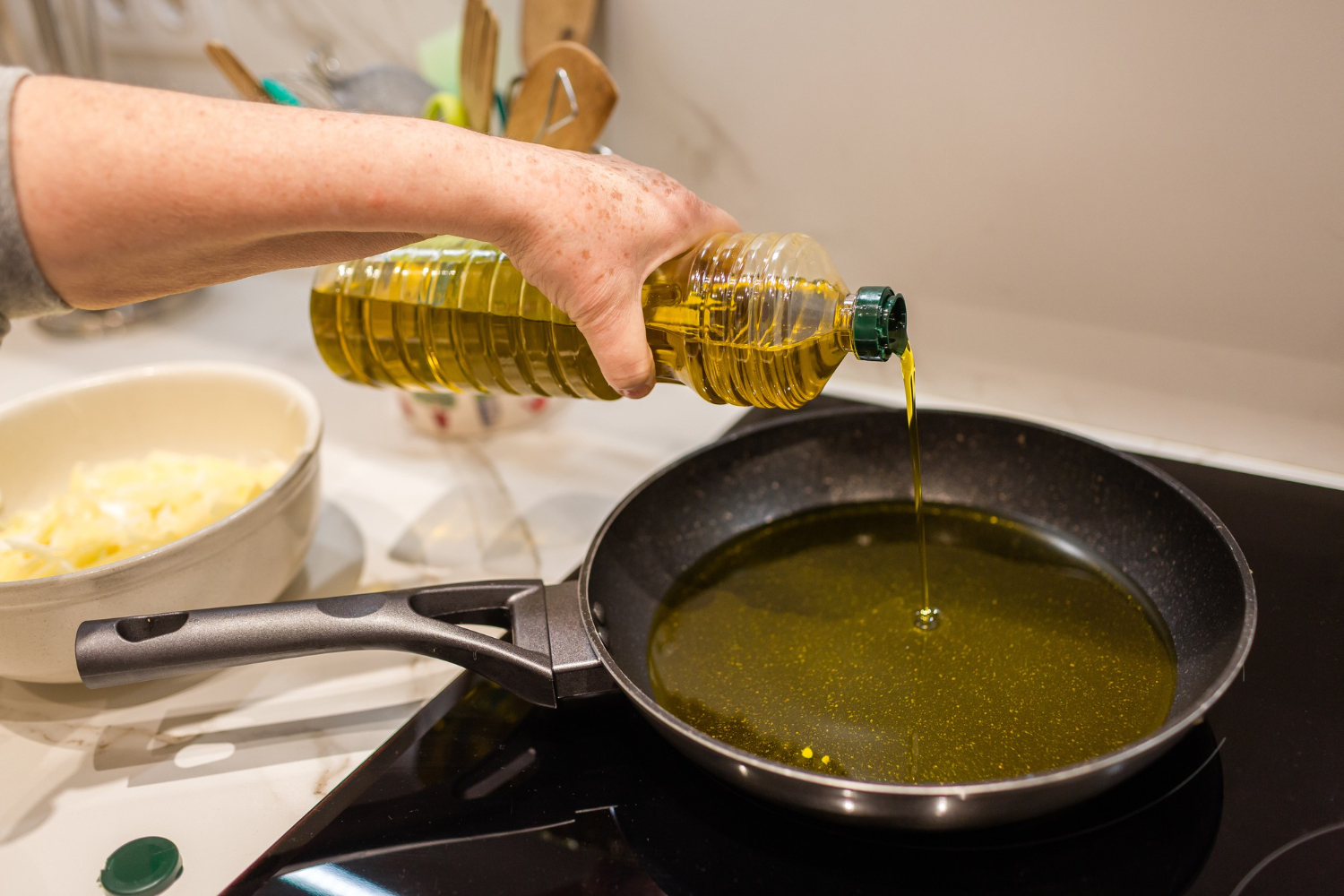 Como descartar óleo de cozinha e evitar entupimentos? - Unirepara